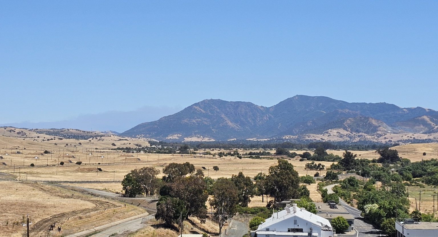 Smoke Behind Mt. Diablo Coming From Fire In Tracy - CLAYCORD.com